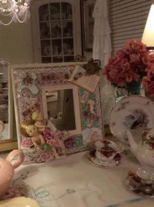 15 Creative Broken Glass Art Ideas To Repurpose Waste - Mint Design Blog