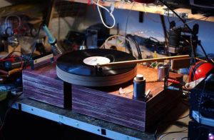 21 DIY Turntable Projects To Play Rhythms - Mint Design Blog
