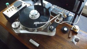 21 DIY Turntable Projects To Play Rhythms - Mint Design Blog