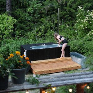 14 DIY Hot Tub Ideas For Winter Baths - Mint Design Blog