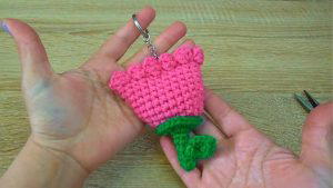 Crochet Flower Keychain Pattern That’s Perfect For Bags & Gifts - Mint ...