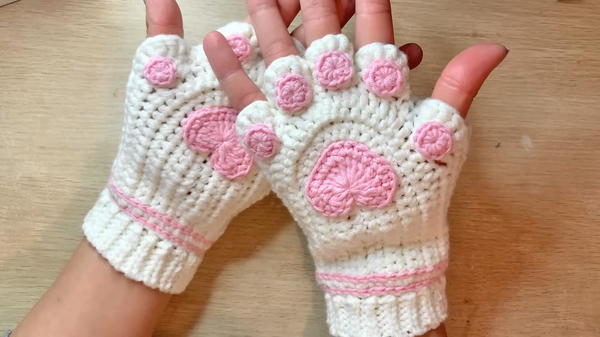 Free Crochet Kitten Mittens Pattern That Brings Cozy Charm - Mint ...