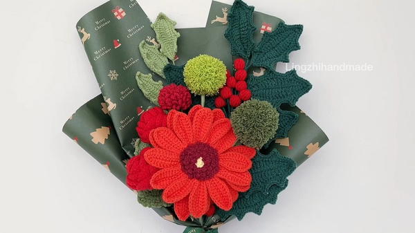 Lovely Crochet Holly Leaf & Berries Enhances Tabletop Displays - Mint ...