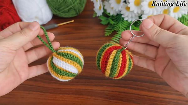 Free Crochet Christmas Ball Ornaments that Works Well on Wreaths - Mint ...