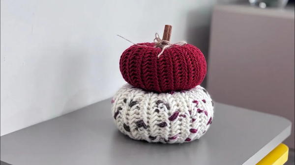 Cute Crochet Mini Spike Pumpkin Pattern for Fall Home Decor - Mint ...