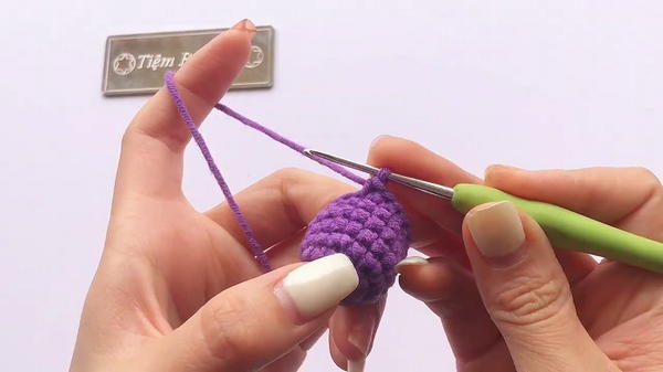 Stylish Crochet Vine Pot Pattern for Minimalist Room Accents - Mint ...